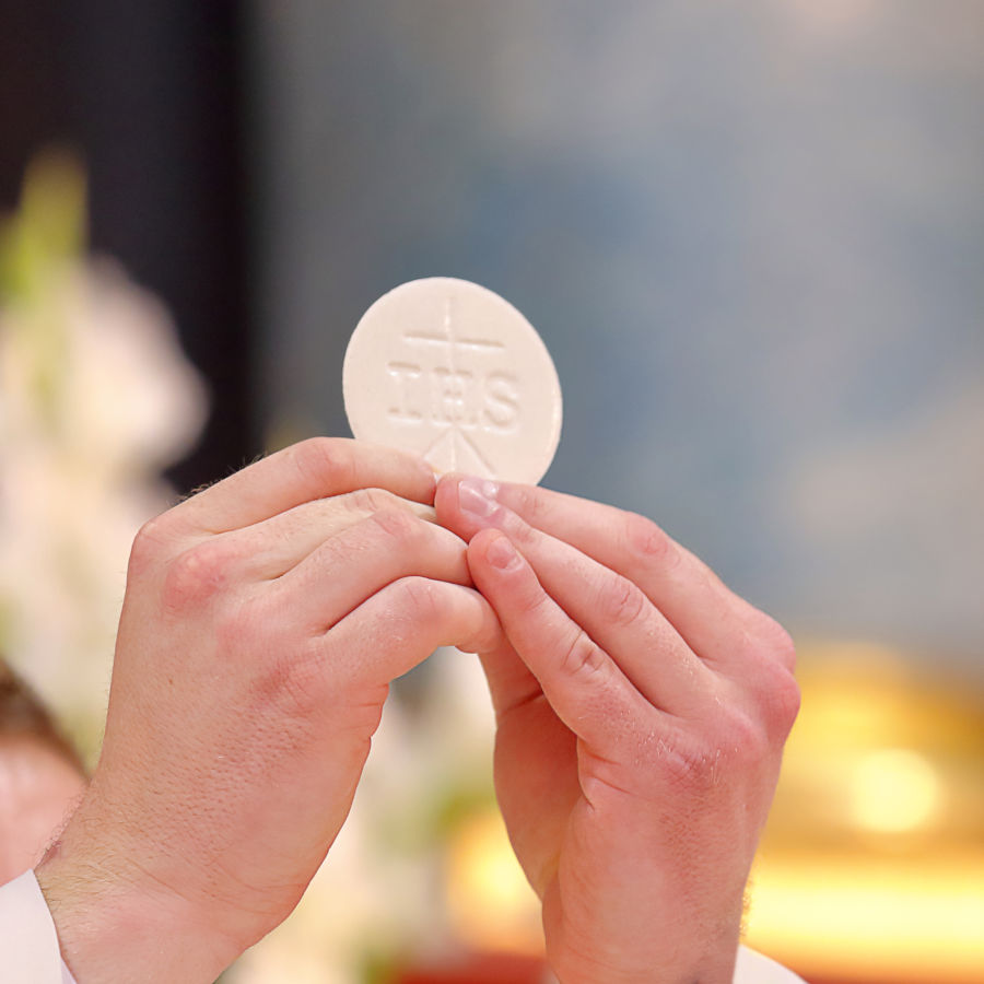 Who's Worthy to Receive Communion? | Catholic Answers Magazine